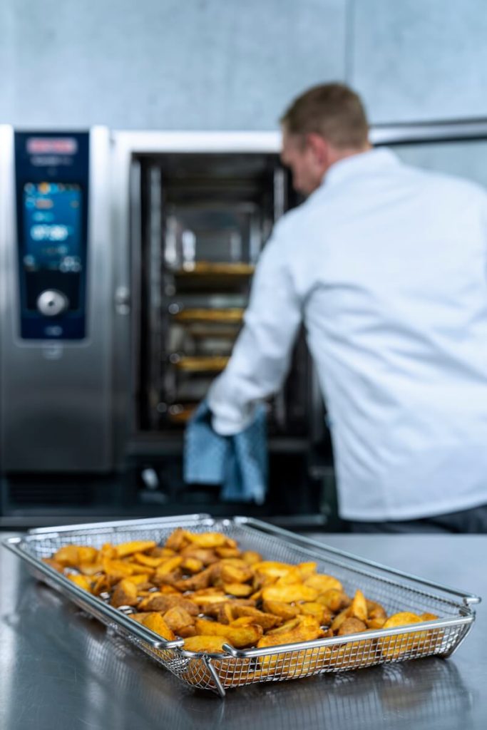 Air fry in gastronomy – deep-frying with air instead of oil